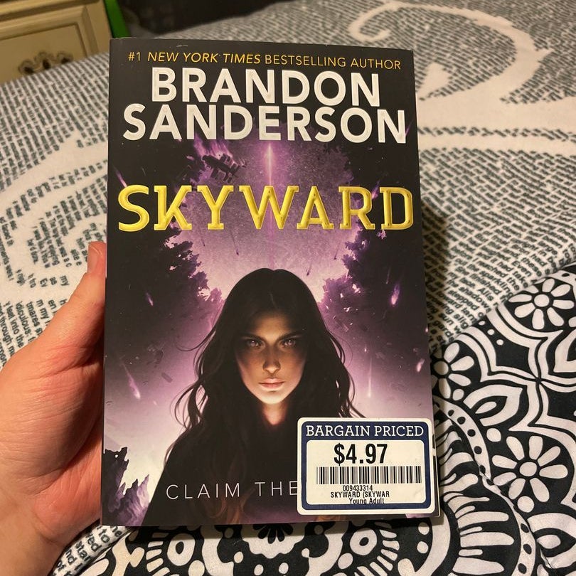 Skyward by Brandon Sanderson , Paperback | Pangobooks
