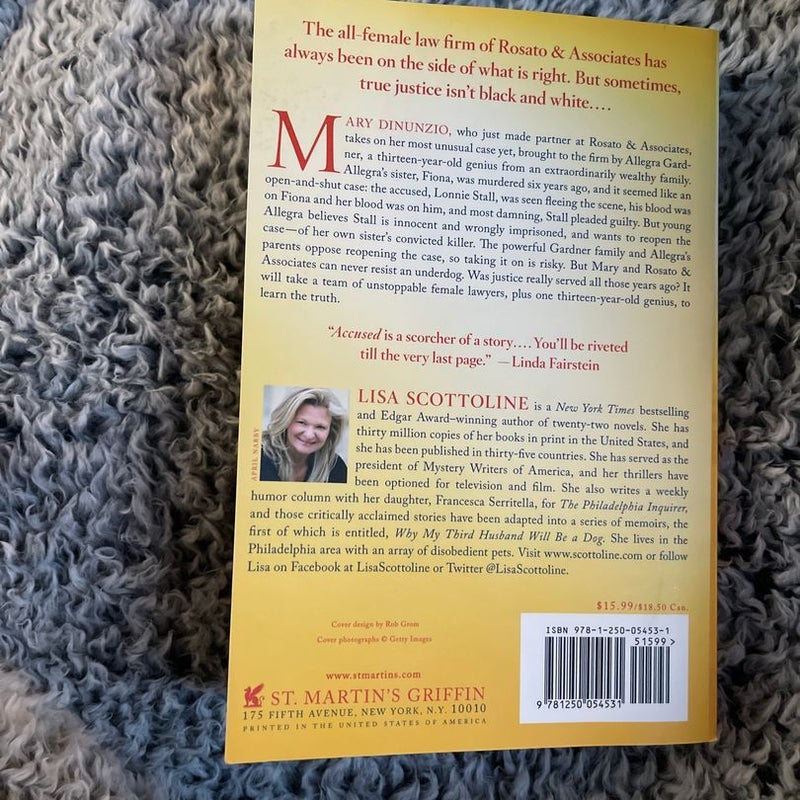 Accused by Lisa Scottoline, Paperback | Pangobooks