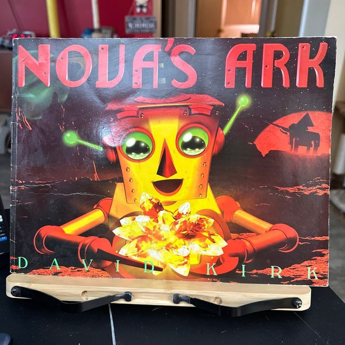 Nova’s Art by David Kirk, Paperback | Pangobooks