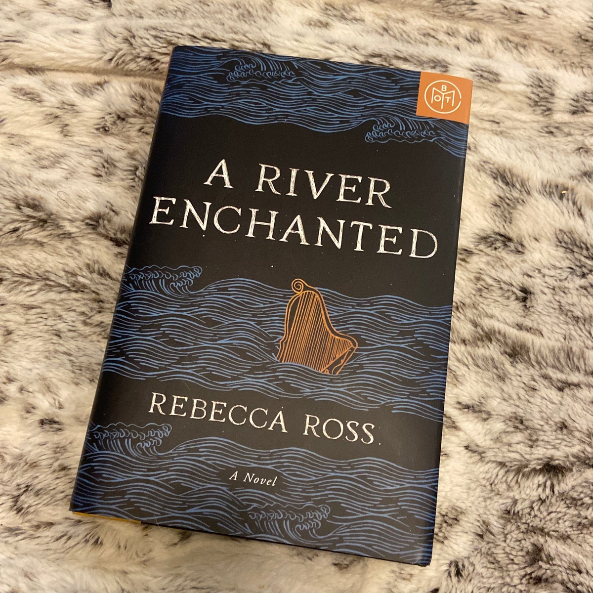 A River Enchanted by Rebecca Ross, Hardcover | Pangobooks