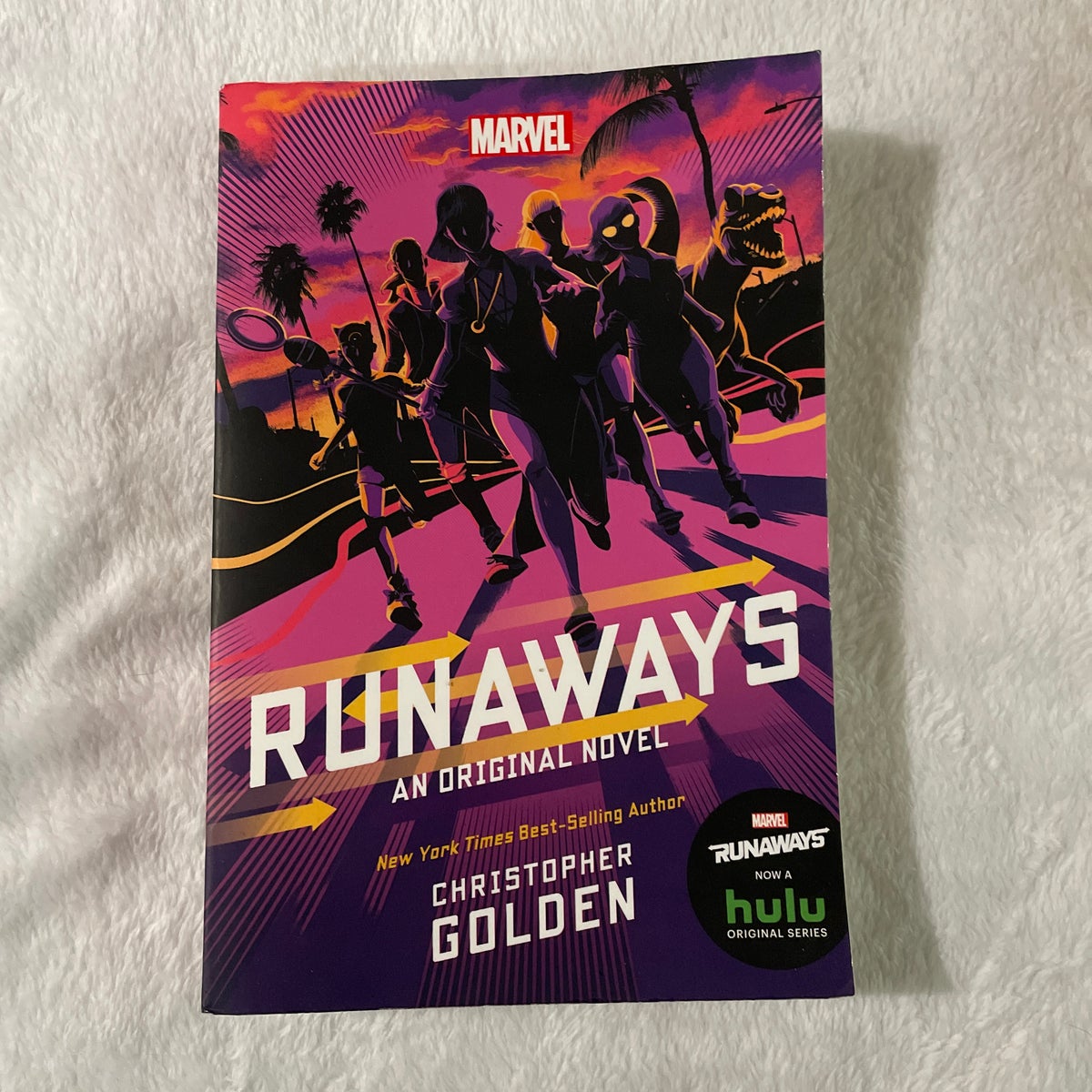 Runaways by Christopher Golden, Paperback | Pangobooks