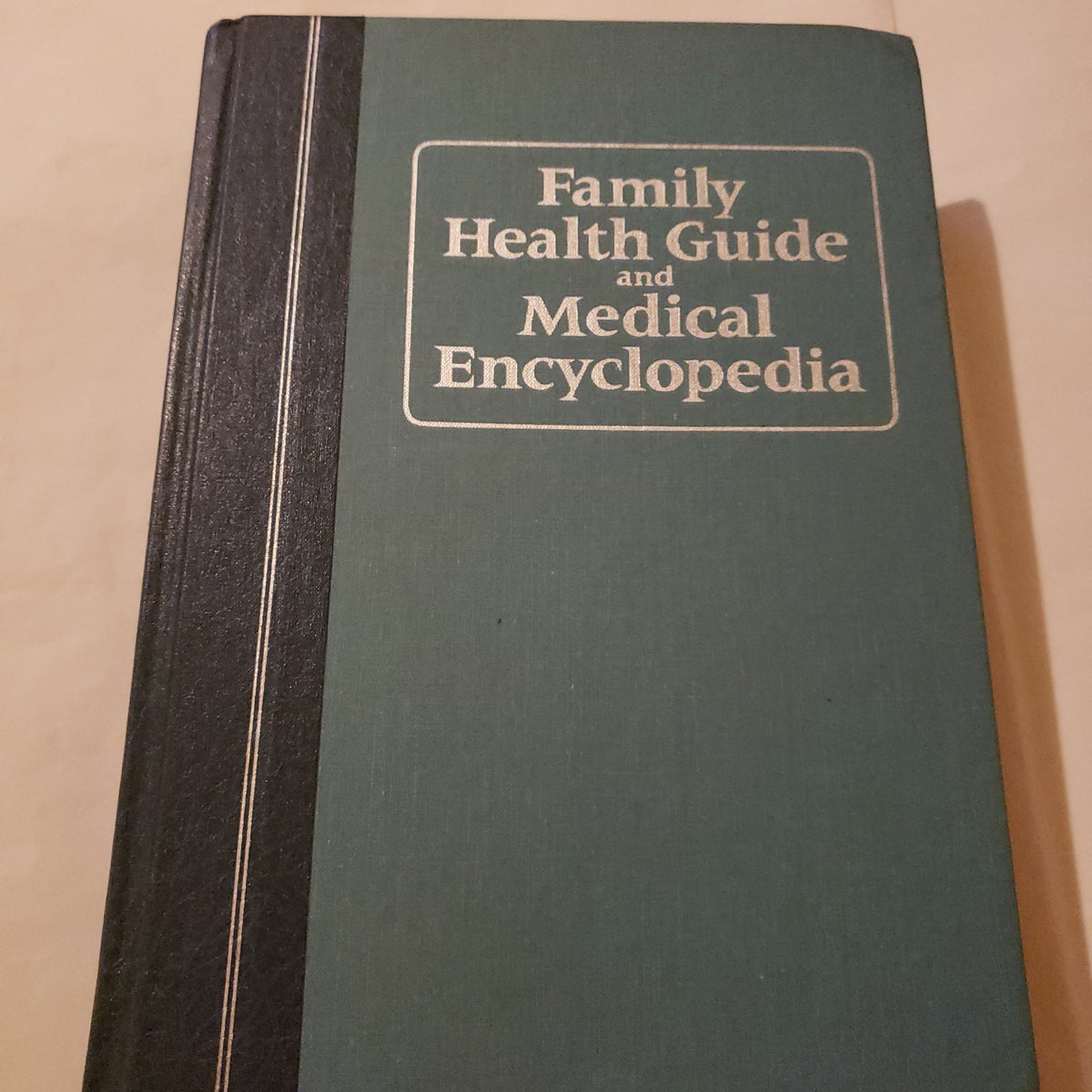 Family Health Guide and Medical Encyclopedia by Reader's Digest Editors