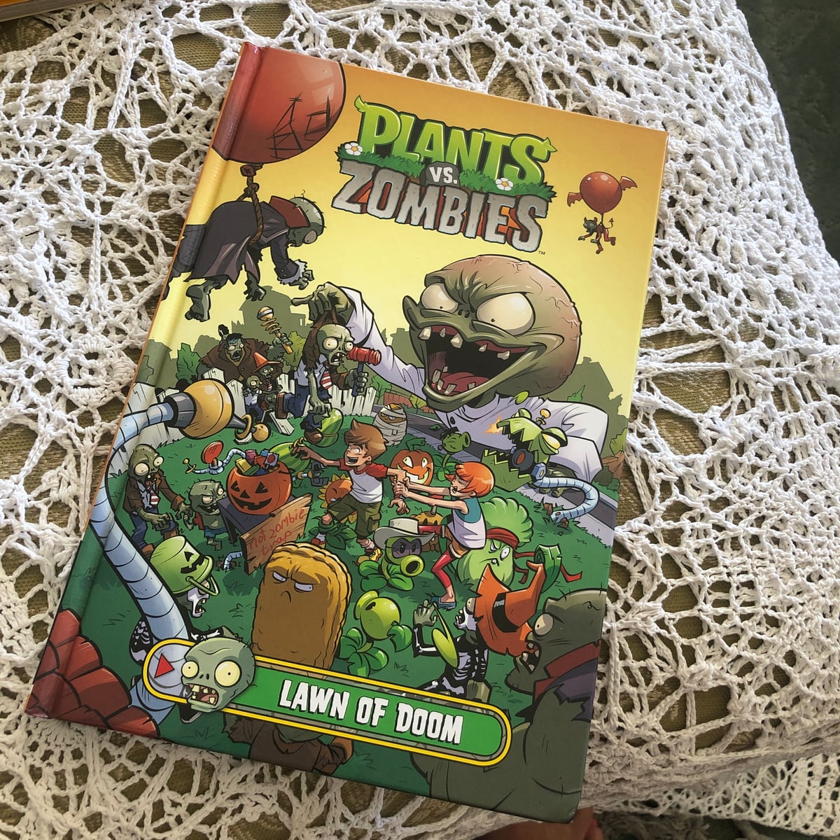 Plants vs Zombies Vol 8 Lawn of Doom by Paul Tobin, PopCap Games / EA Games