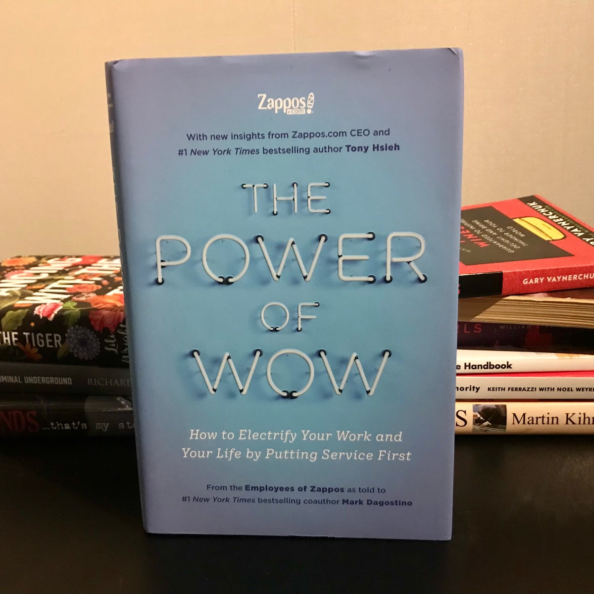 The Power of WOW by The Employees of Zappos.Com, Tony Hsieh, Mark Dagostino