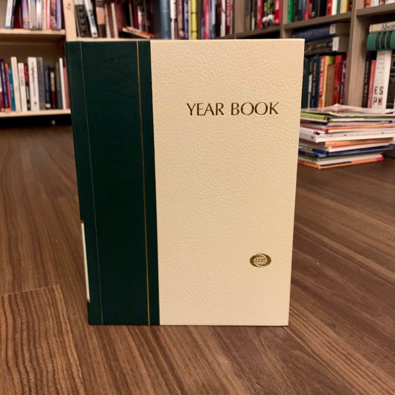 The World Book Year Book, 1998 by World Book, Inc. Staff