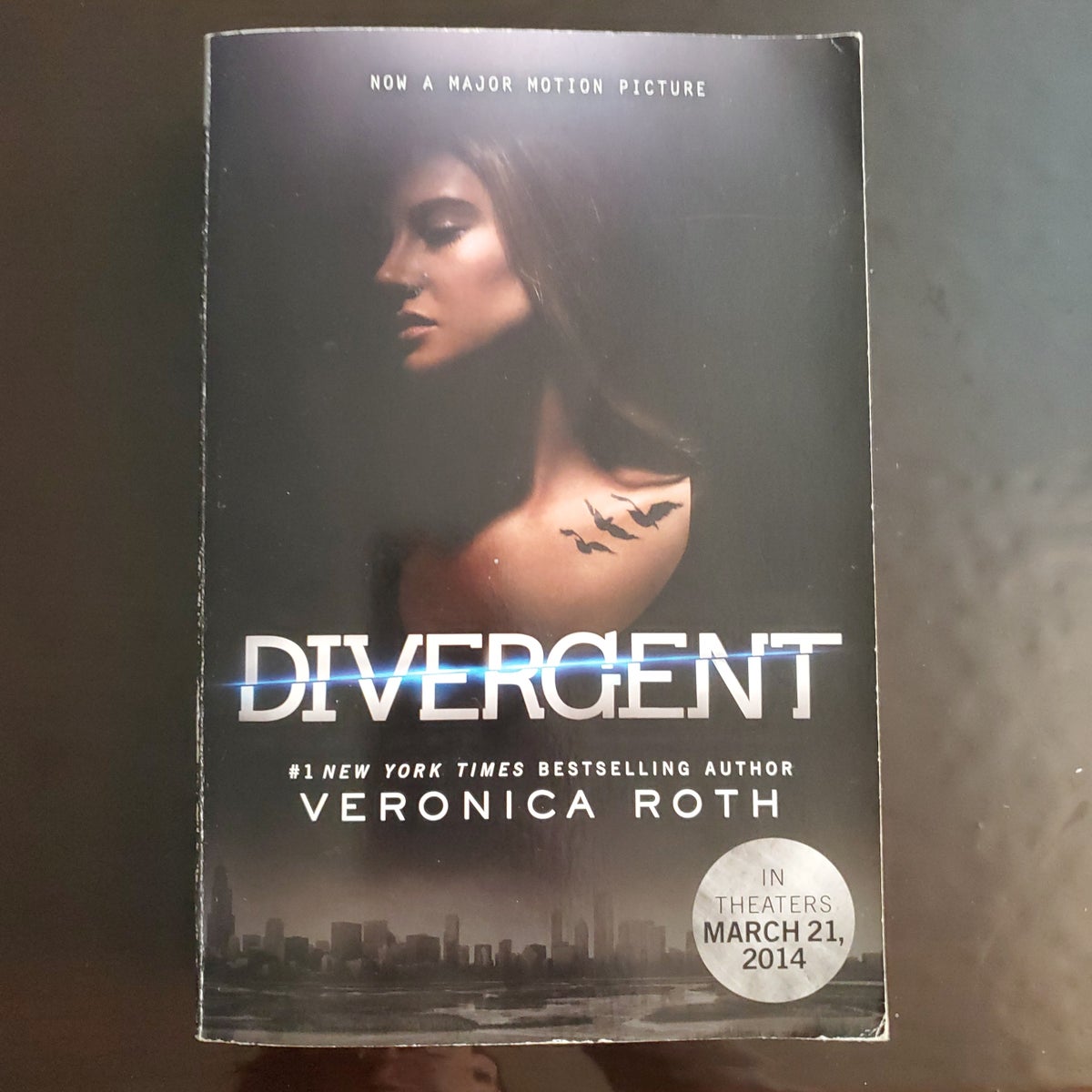 Divergent by Veronica Roth, Paperback | Pangobooks