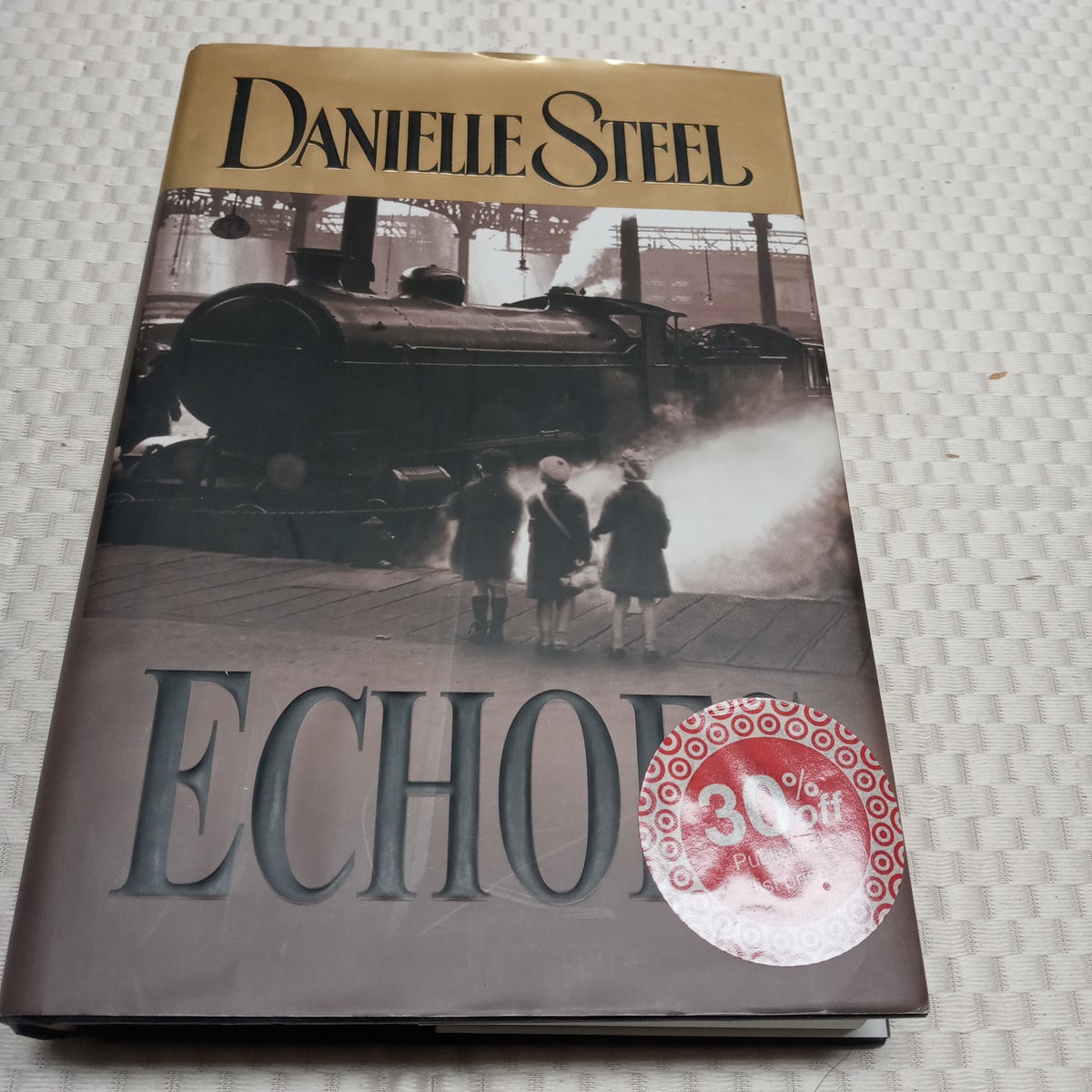 Echoes by Danielle Steel