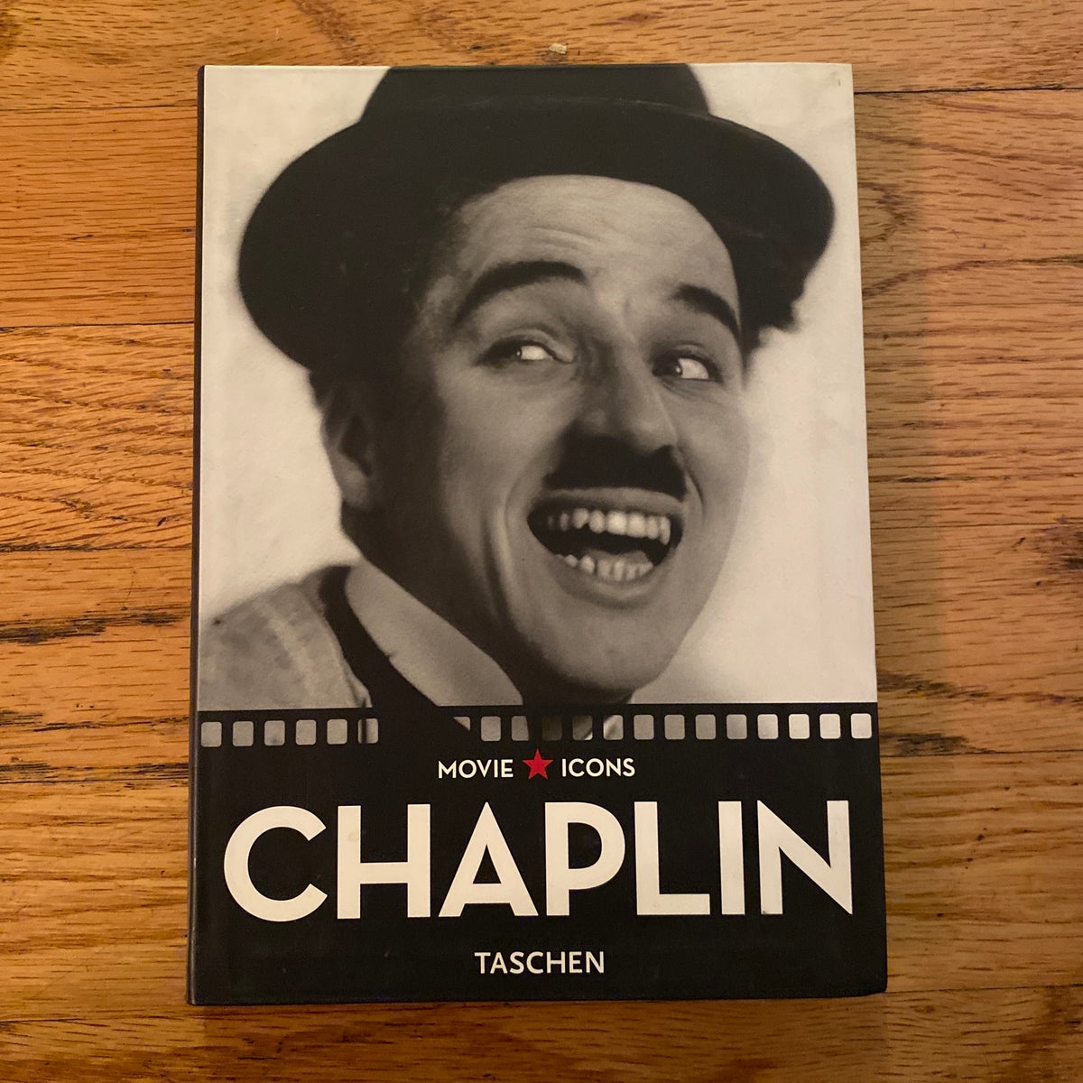 MOVIE ICONS - Charlie Chaplin by Paul Duncan, David Robinson