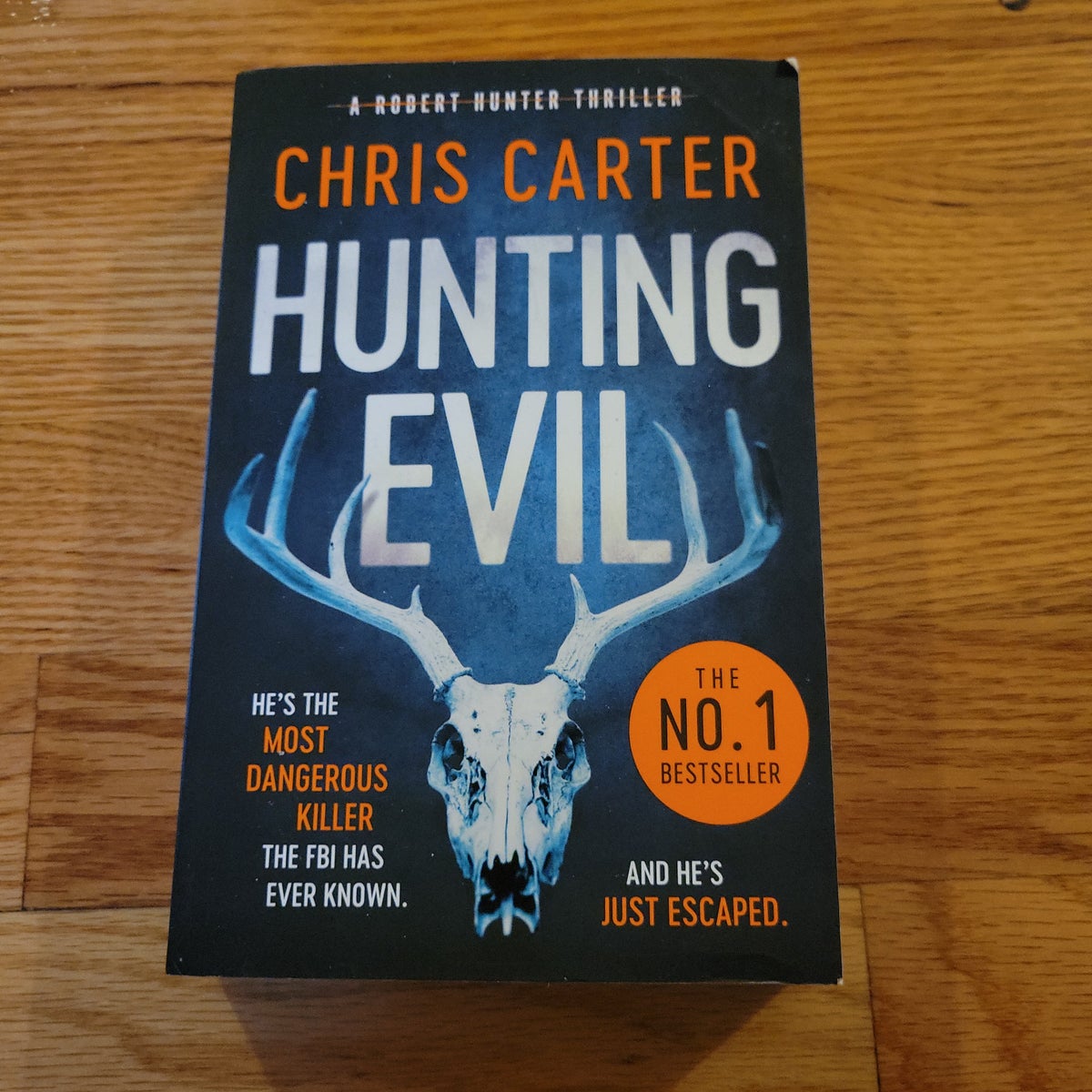 Hunting Evil by Chris Carter