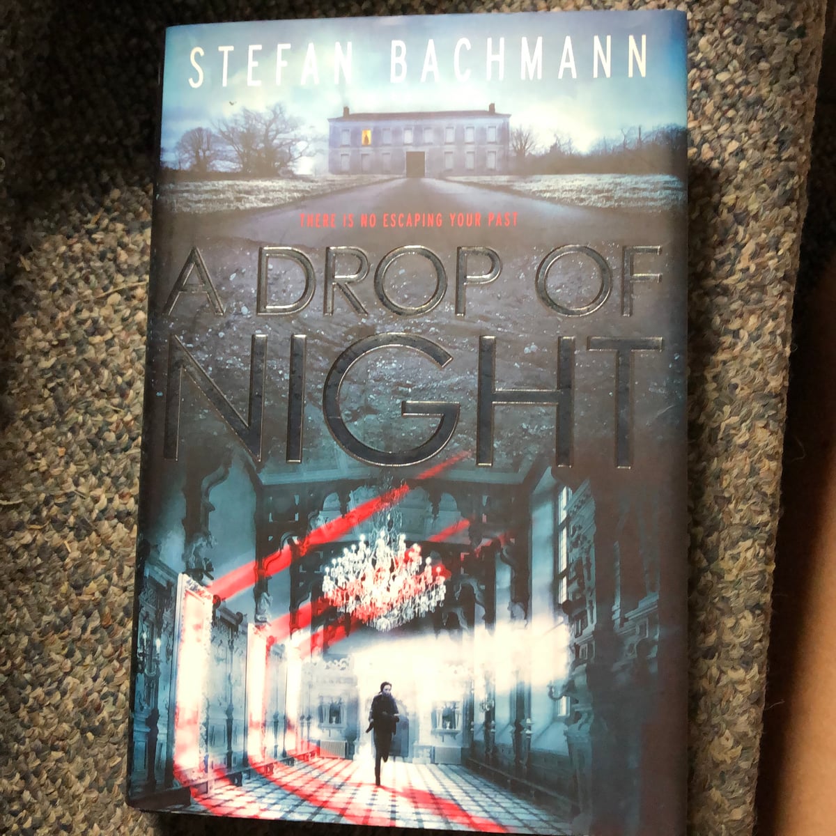 A Drop of Night by Stefan Bachmann, Hardcover | Pangobooks