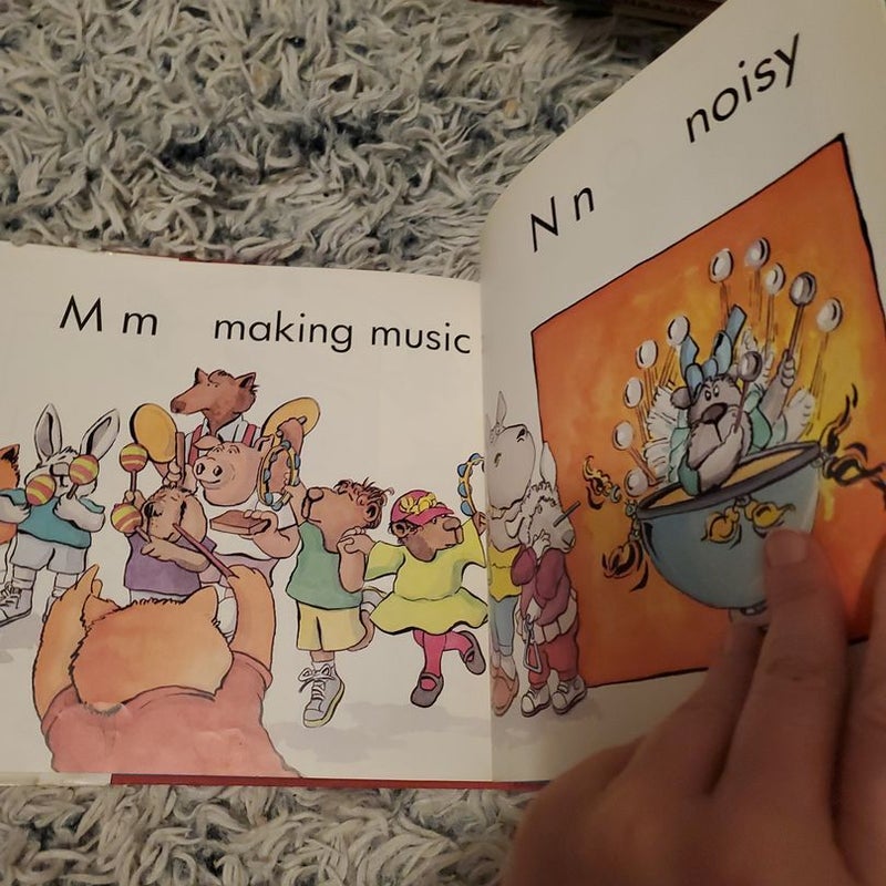 Annie, Bea and Chi Chi Dolores by Donna Maurer, Hardcover | Pangobooks