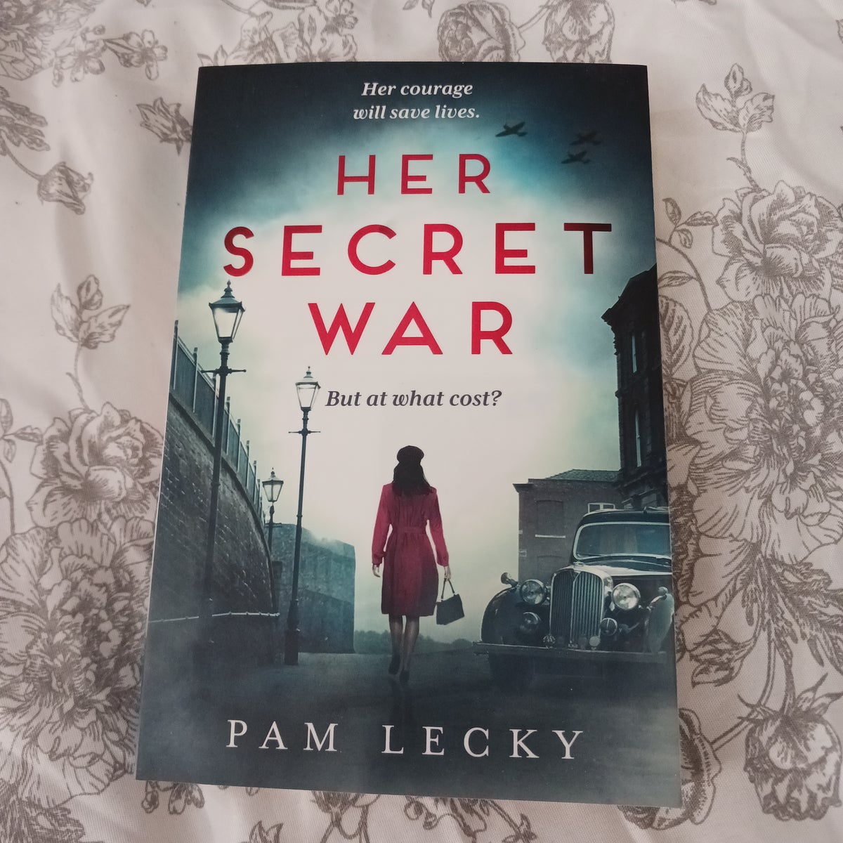 Her Secret War by Pam Lecky, Paperback | Pangobooks