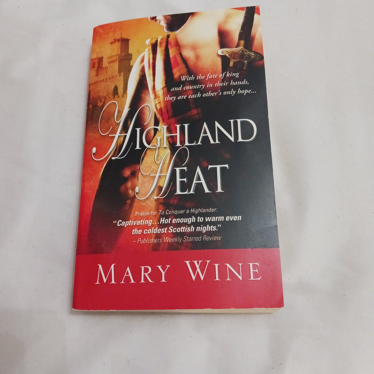 Highland Heat by Mary Wine, Paperback | Pangobooks