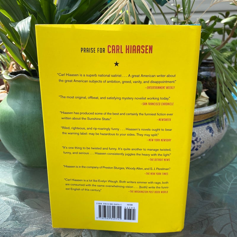 Razor Girl by Carl Hiaasen