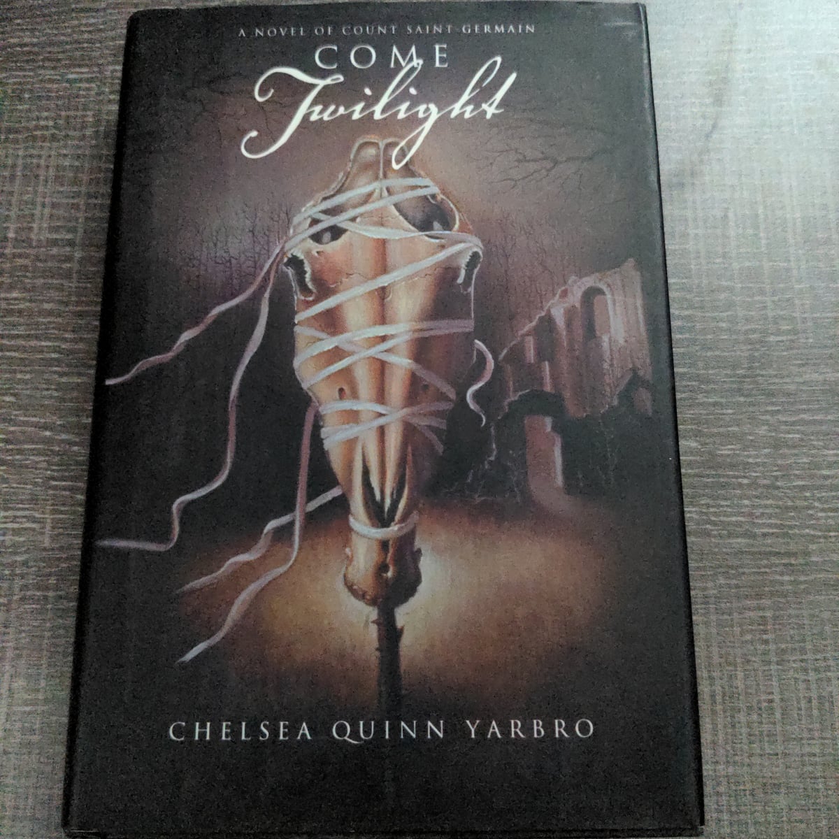 Come Twilight by Chelsea Quinn Yarbro, Hardcover | Pangobooks