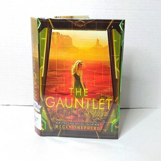 The Gauntlet by Megan Shepard , Hardcover | Pangobooks