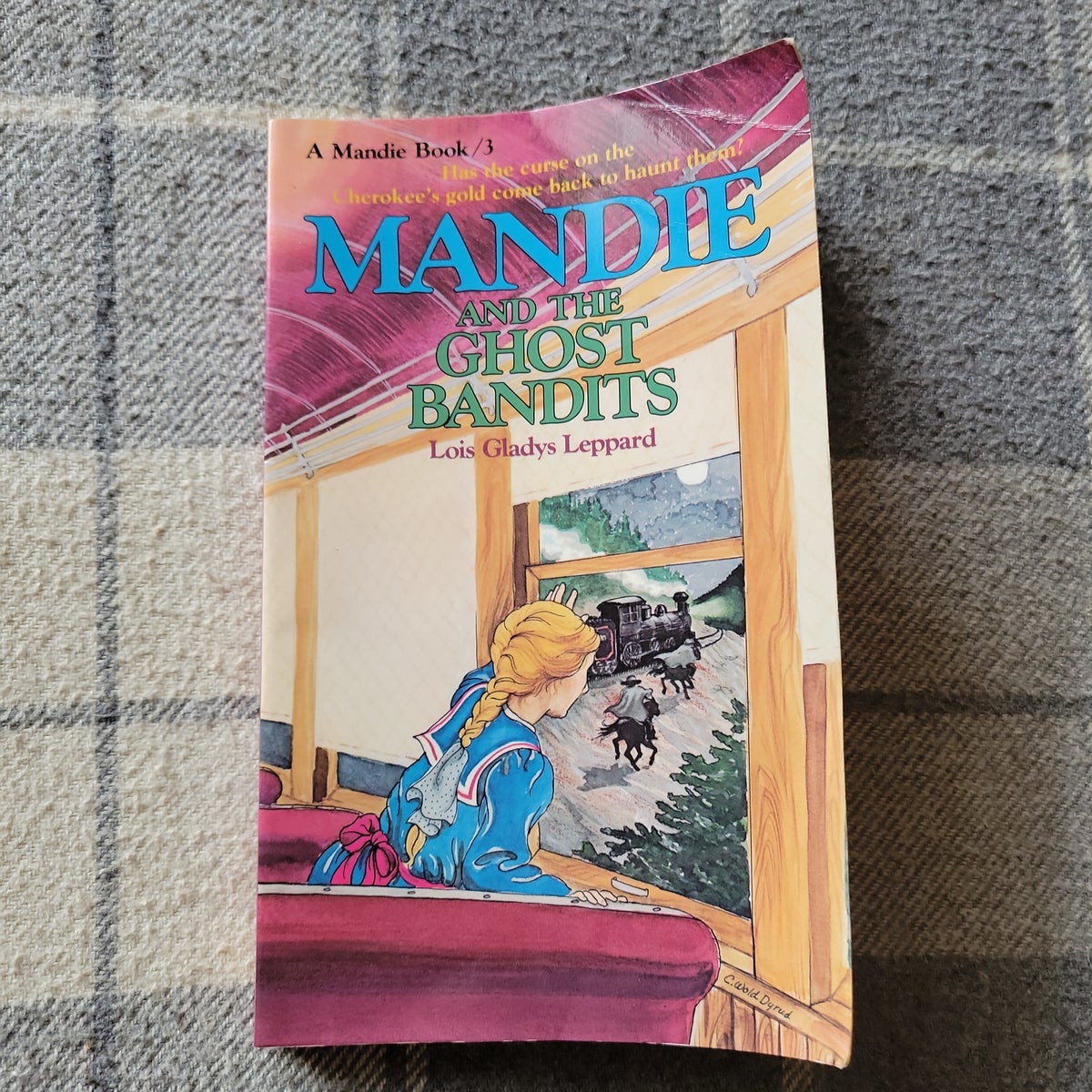 Mandie and the Ghost Bandits by Lois Gladys Leppard