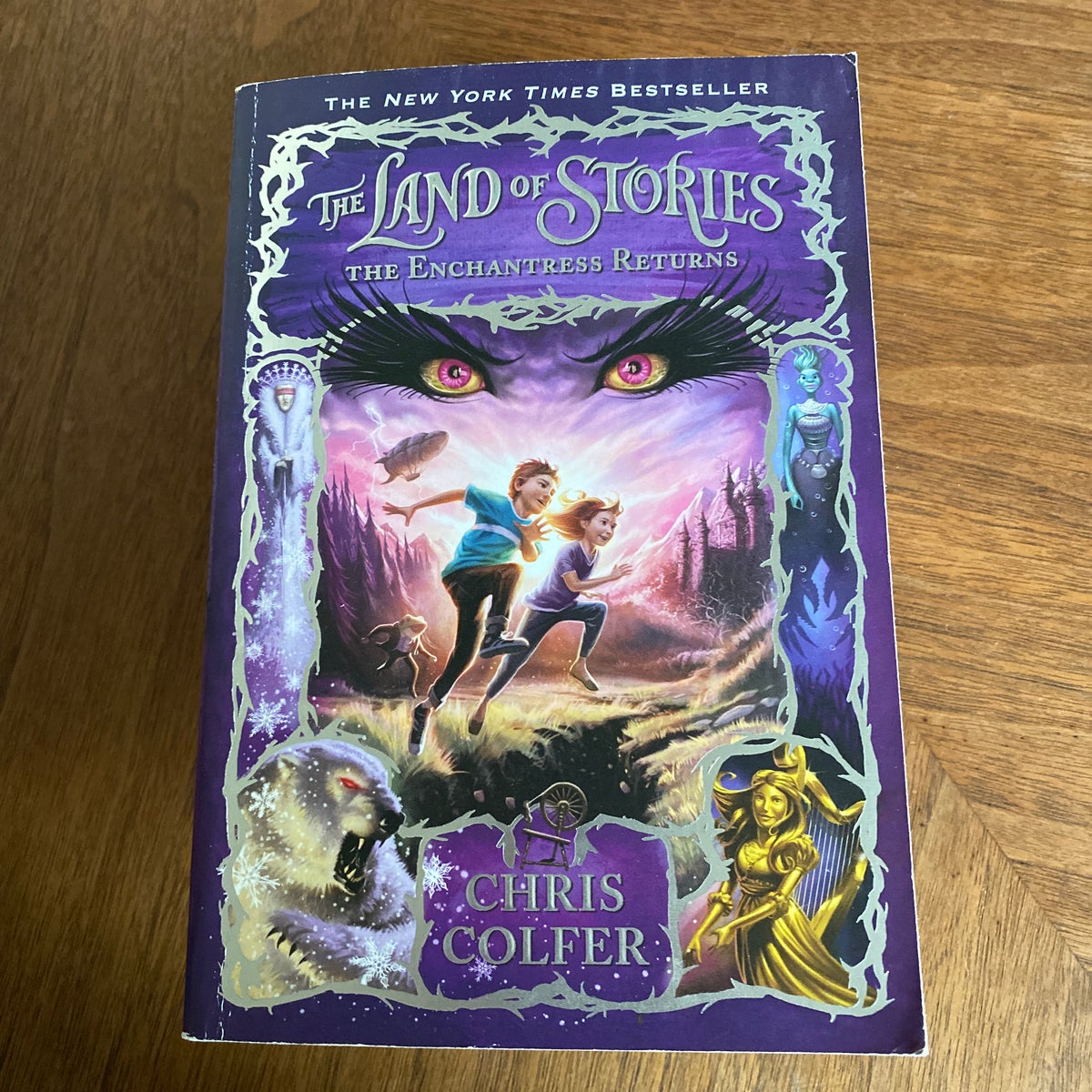 The Land of Stories: the Enchantress Returns by Chris Colfer