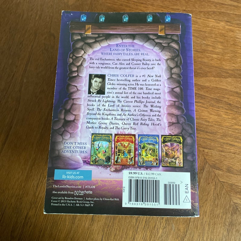 The Land of Stories: the Enchantress Returns by Chris Colfer