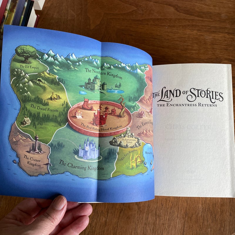 The Land of Stories: the Enchantress Returns by Chris Colfer