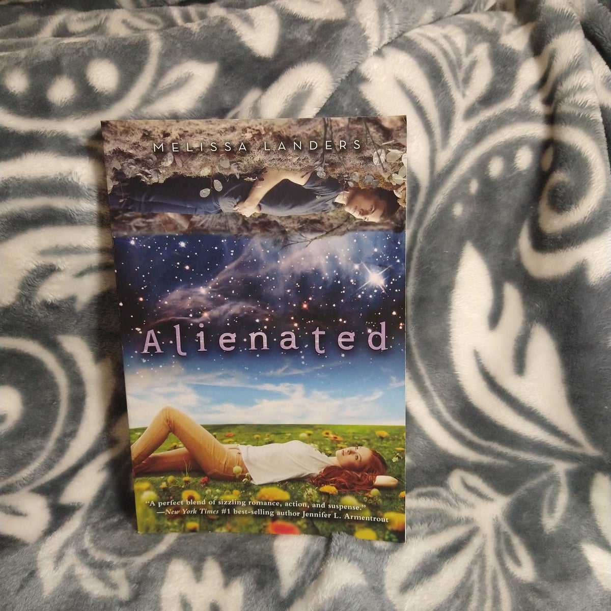 Alienated by Melissa Landers, Paperback | Pangobooks