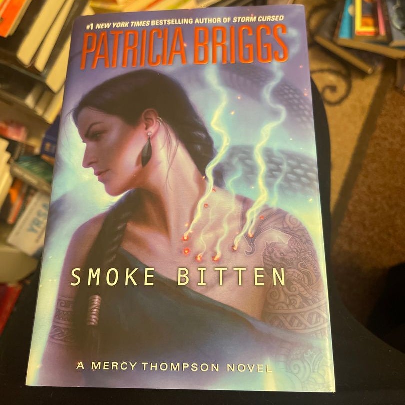 Smoke Bitten by Patricia Briggs, Hardcover | Pangobooks