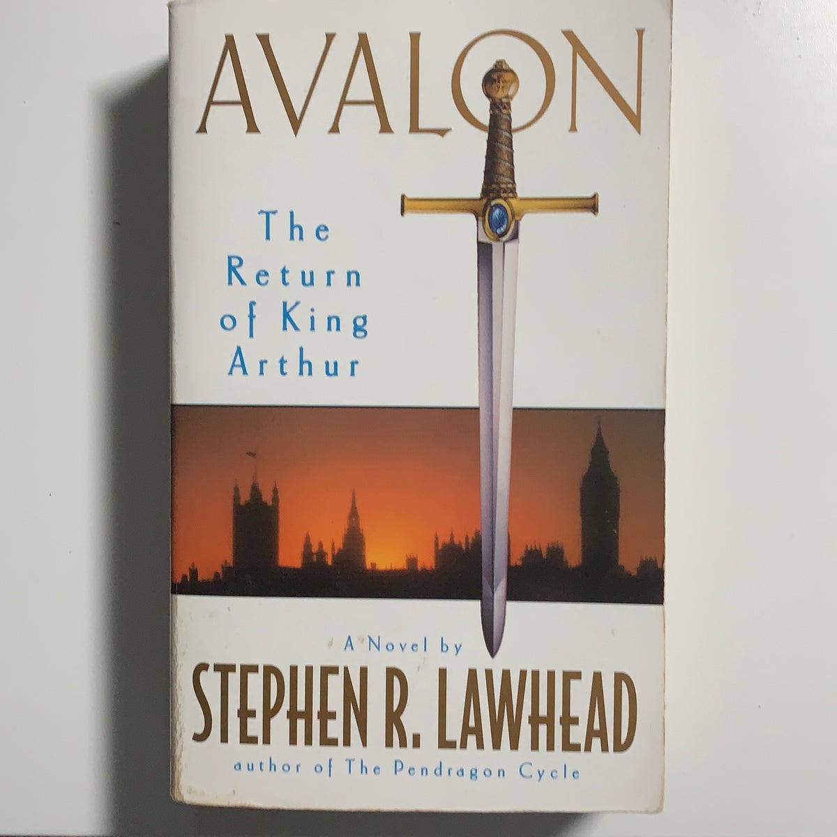 Avalon by Stephen R. Lawhead, Paperback | Pangobooks