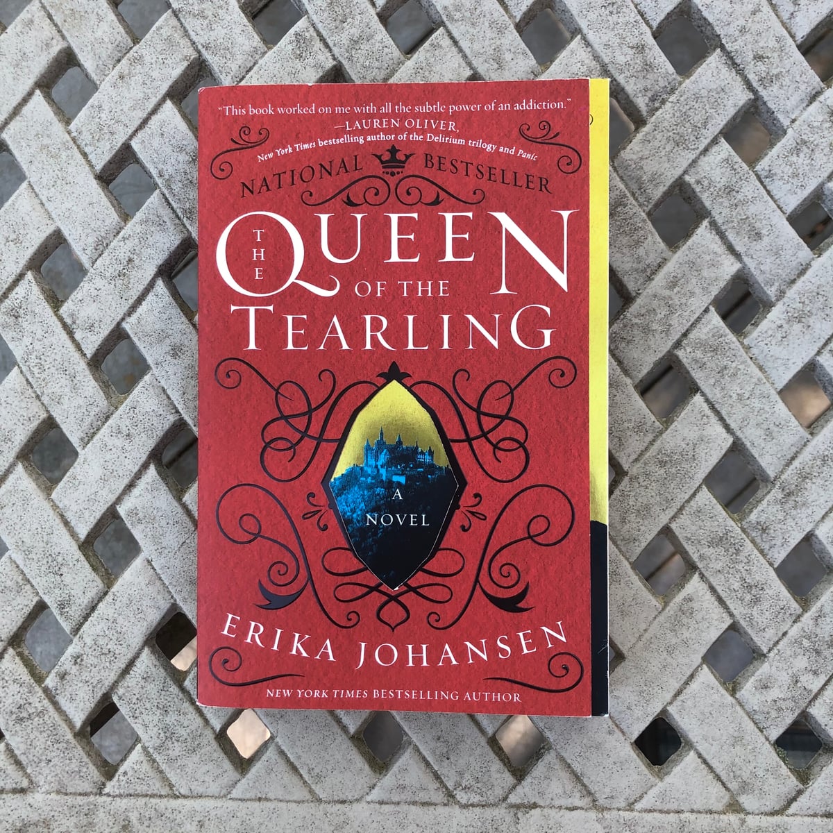 Queen of the Tearling by Erika Johansen , Paperback | Pangobooks