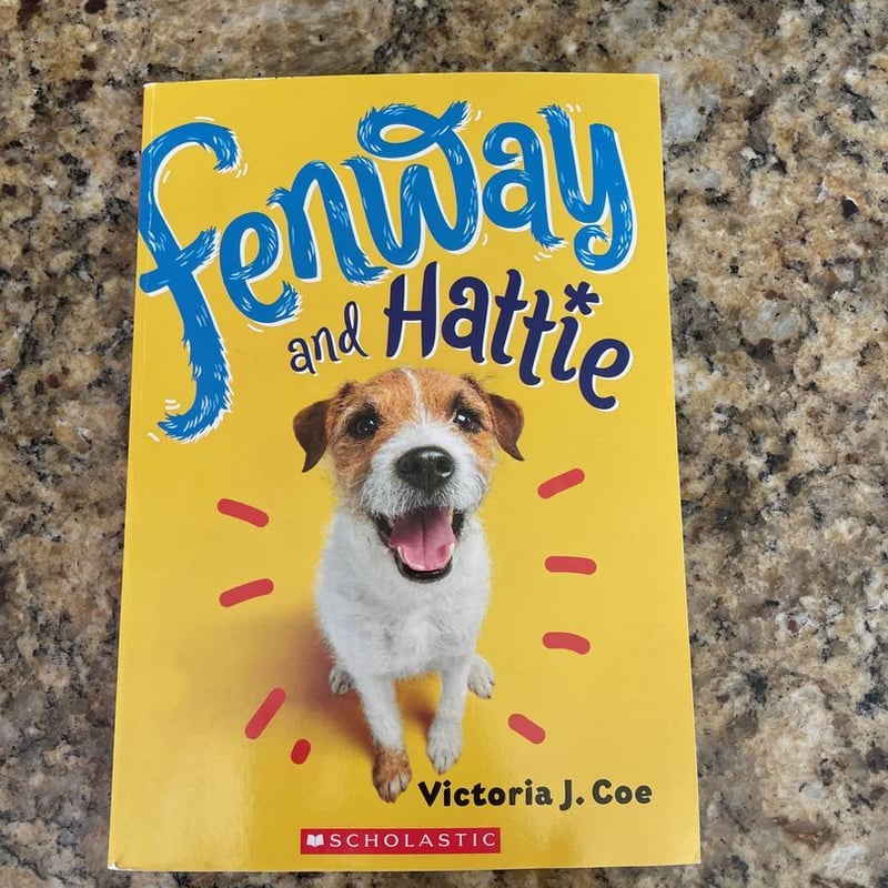Fenway and Hattie by Victoria J Coe, Paperback | Pangobooks