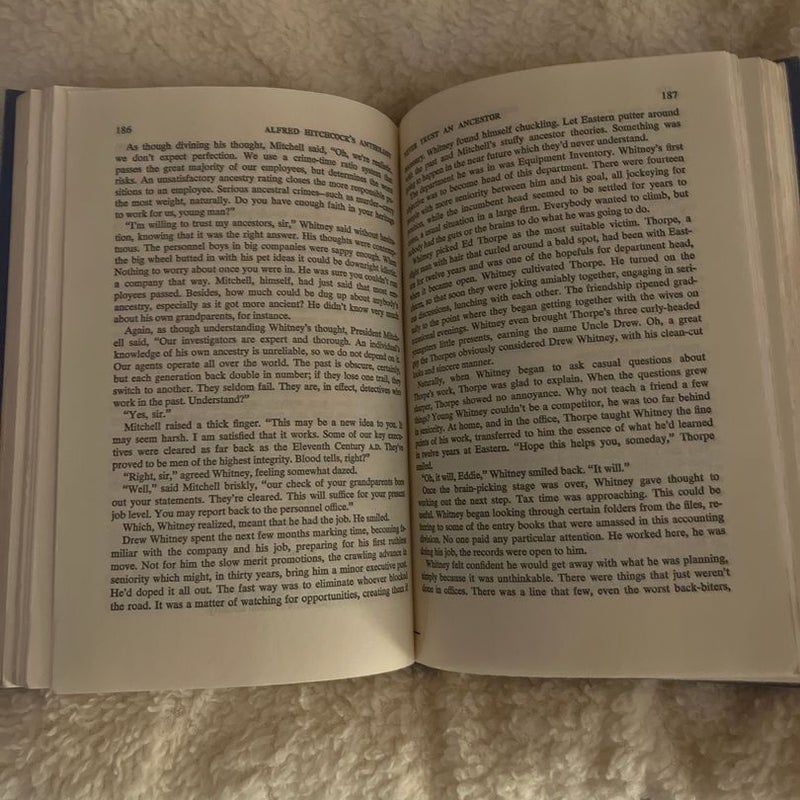 Tales To Send Chills Down Your Spine by Alfred Hitchcock , Hardcover | Pangobooks