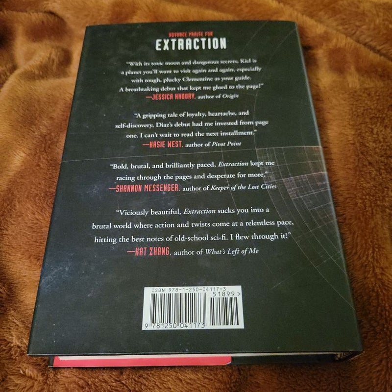 Extraction by Stephanie Diaz, Hardcover | Pangobooks