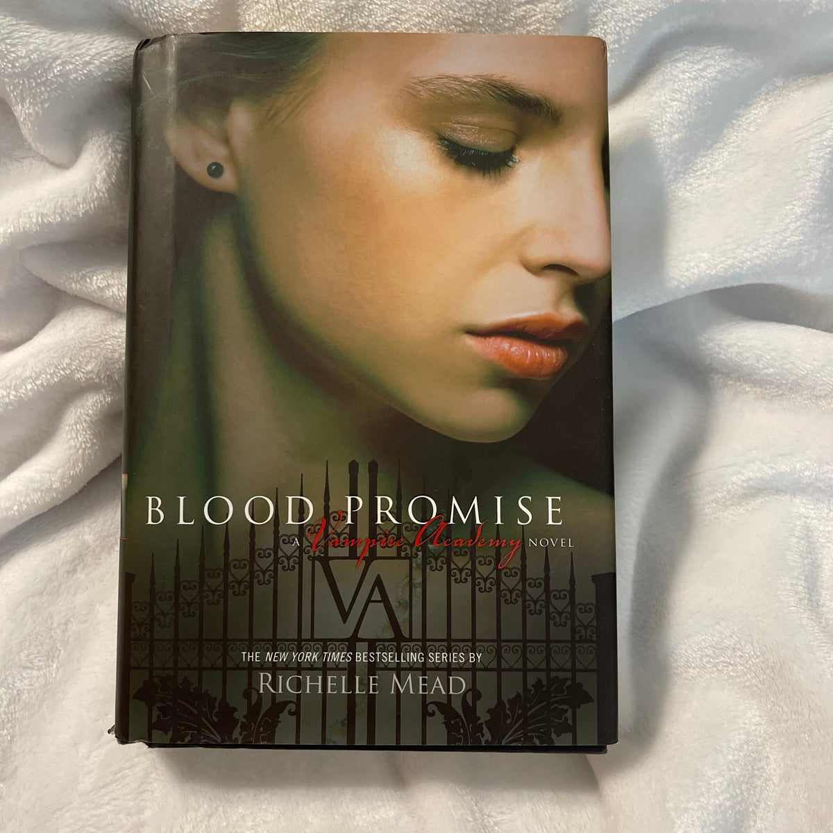 Blood Promise by Richelle Mead, Hardcover | Pangobooks
