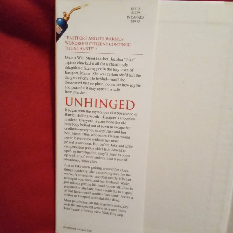 Unhinged by Sarah Graves, Hardcover | Pangobooks