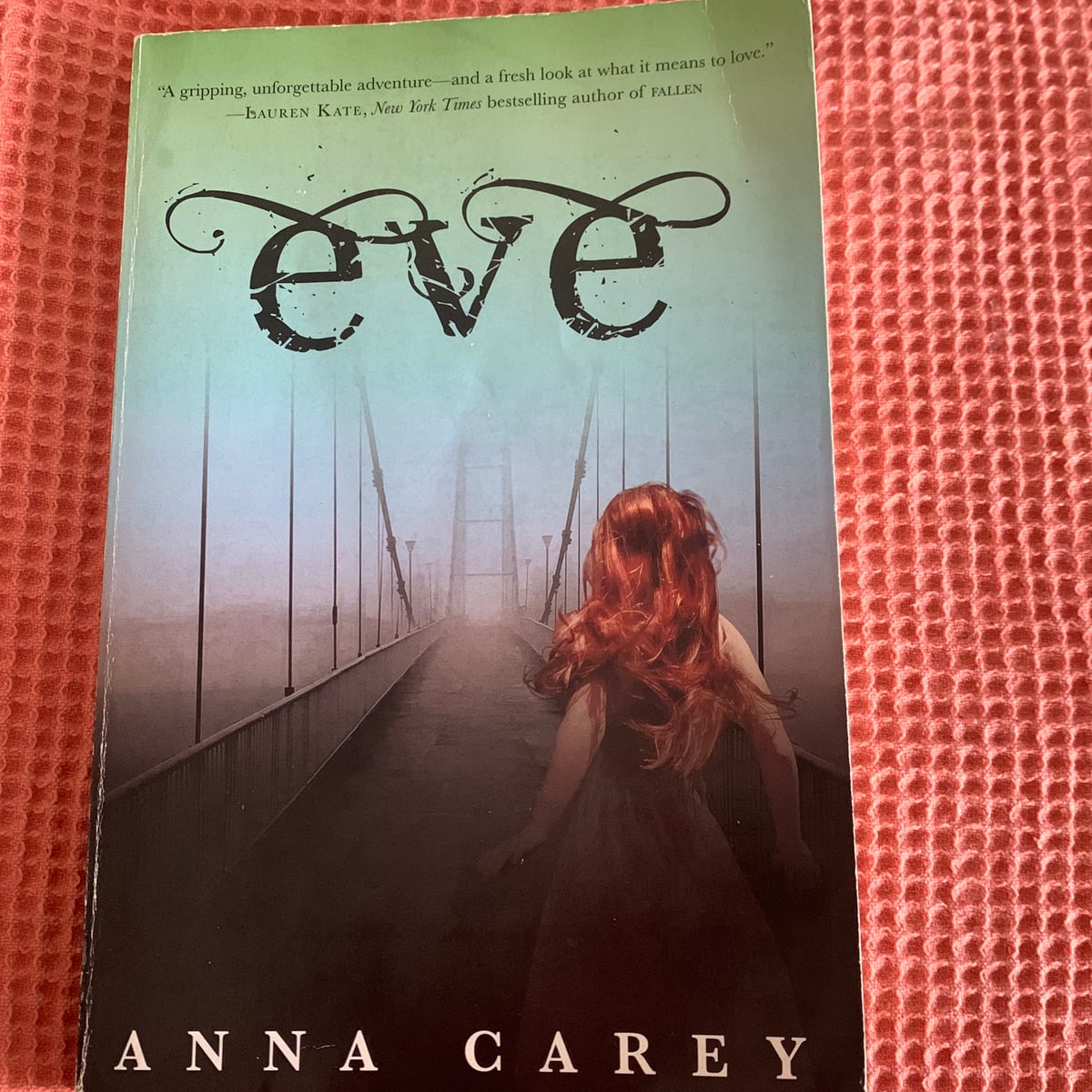 Eve by Anna Carey, Paperback | Pangobooks