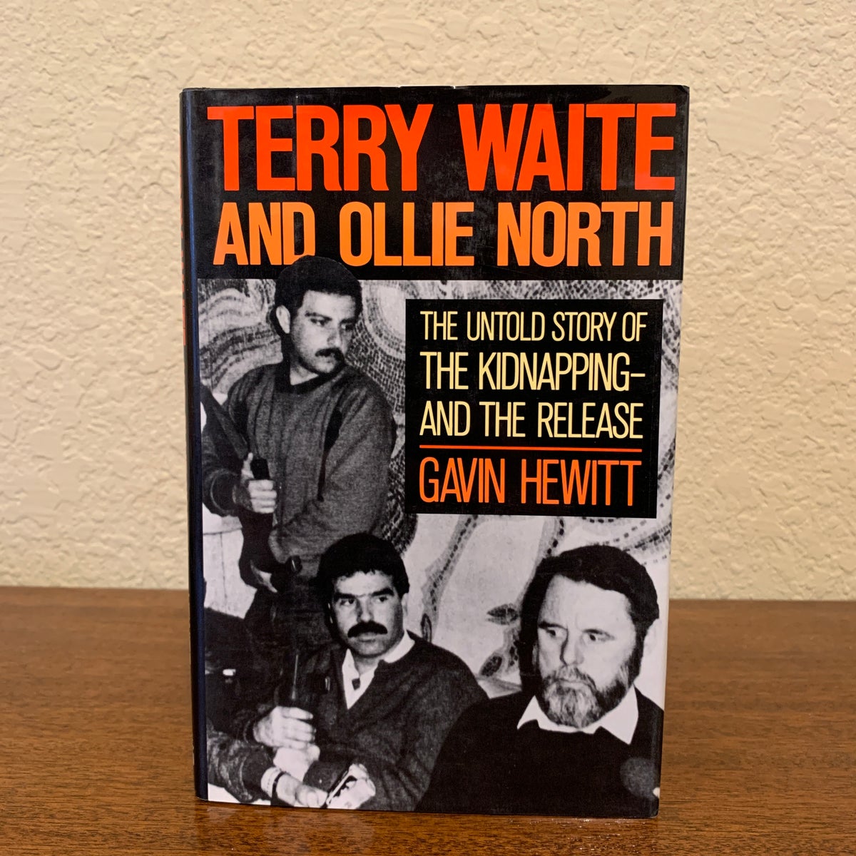 Terry Waite and Ollie North by Gavin Hewitt, Hardcover | Pangobooks