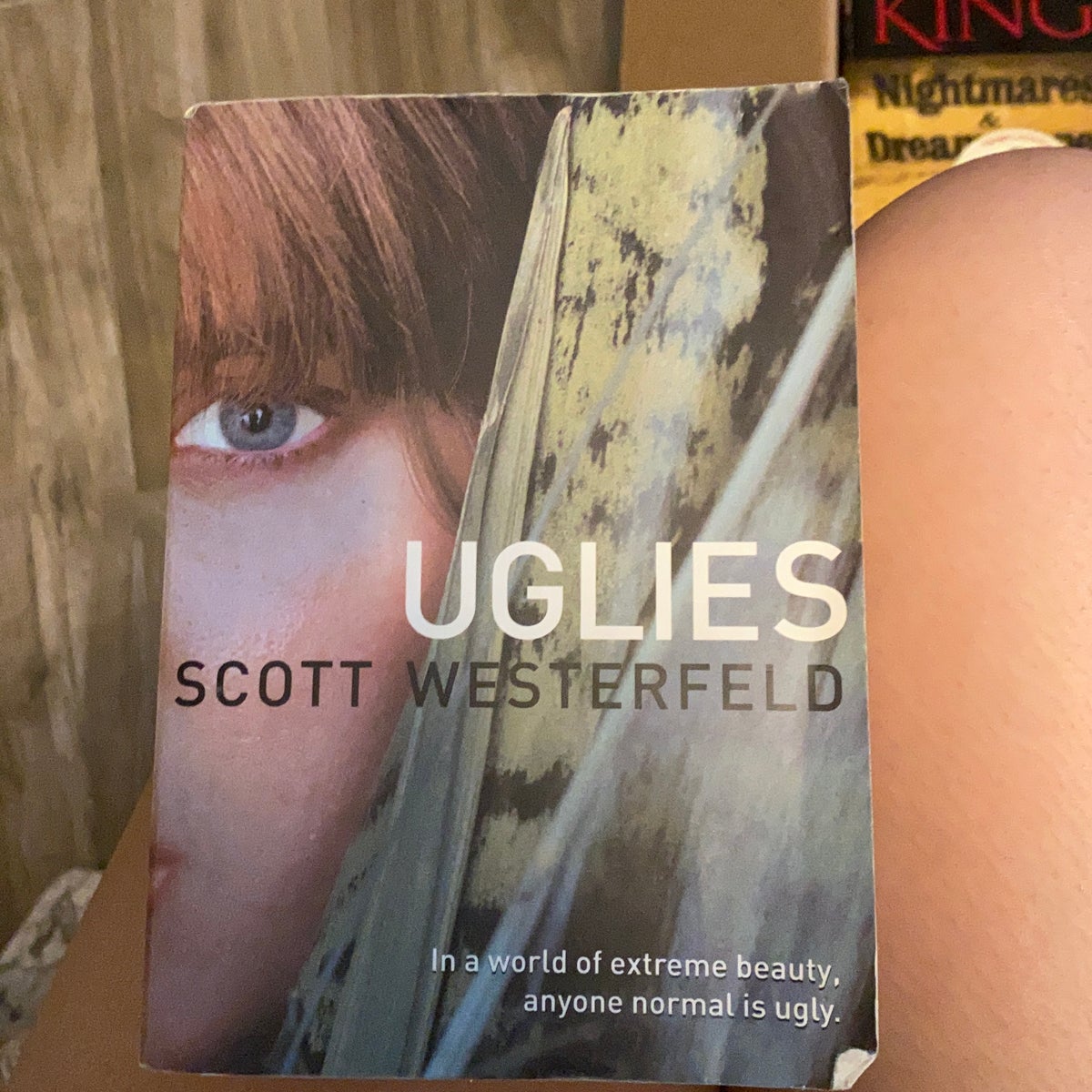 Uglies by Scott Westerfeld, Rodrigo Corral, Paperback | Pangobooks