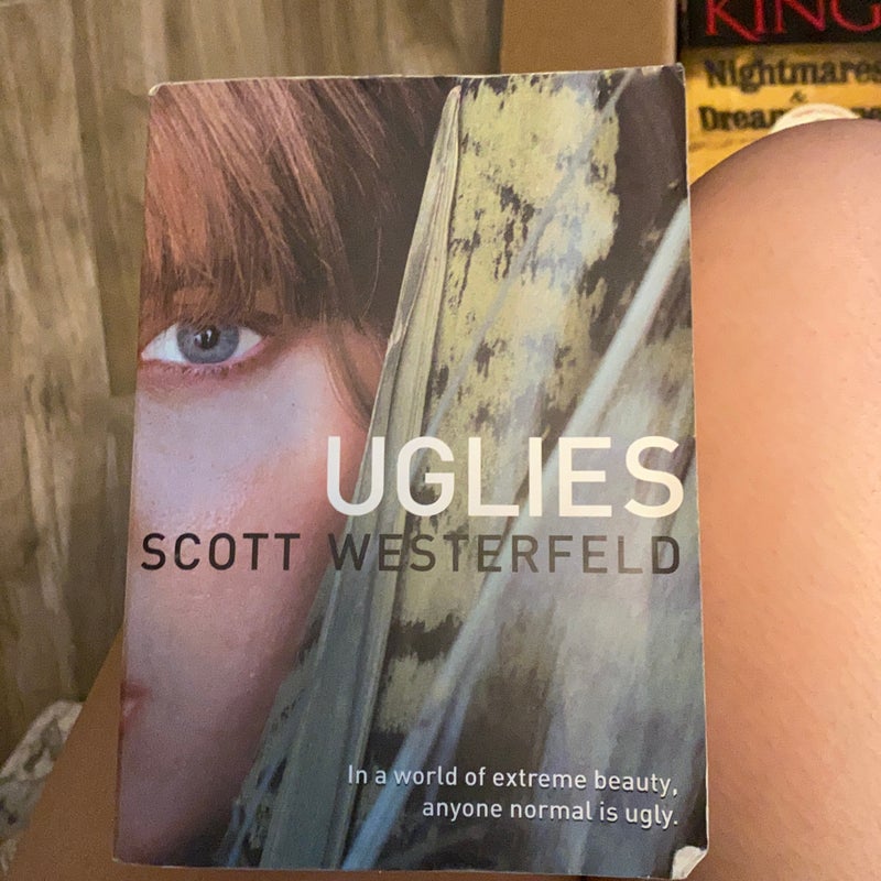 Uglies by Scott Westerfeld, Rodrigo Corral, Paperback | Pangobooks
