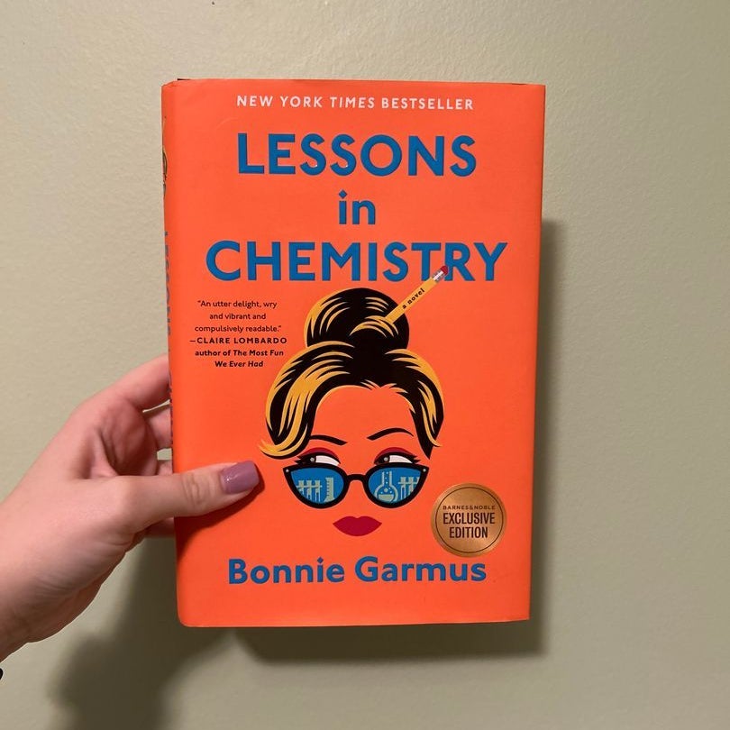 Lessons in Chemistry by Bonnie Garmus, Hardcover | Pangobooks