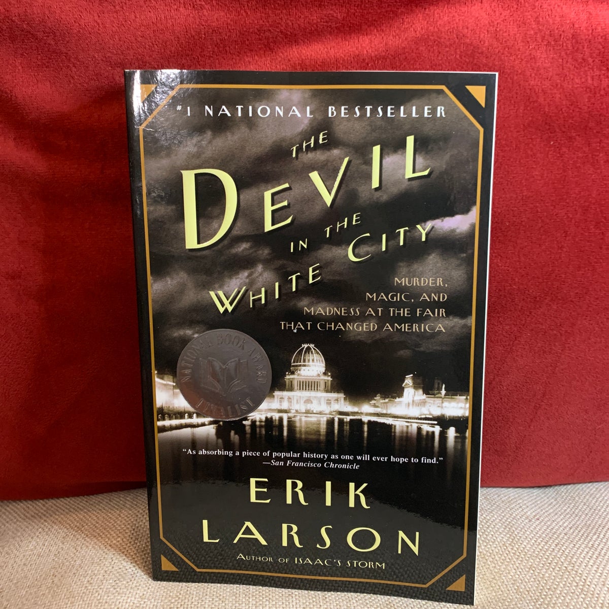 The Devil in the White City by Erik Larson, Paperback | Pangobooks