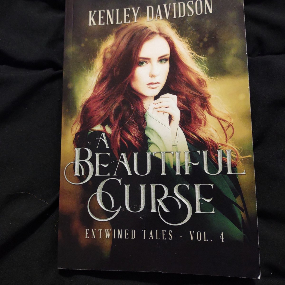 A Beautiful Curse by Kenley Davidson, Paperback | Pangobooks