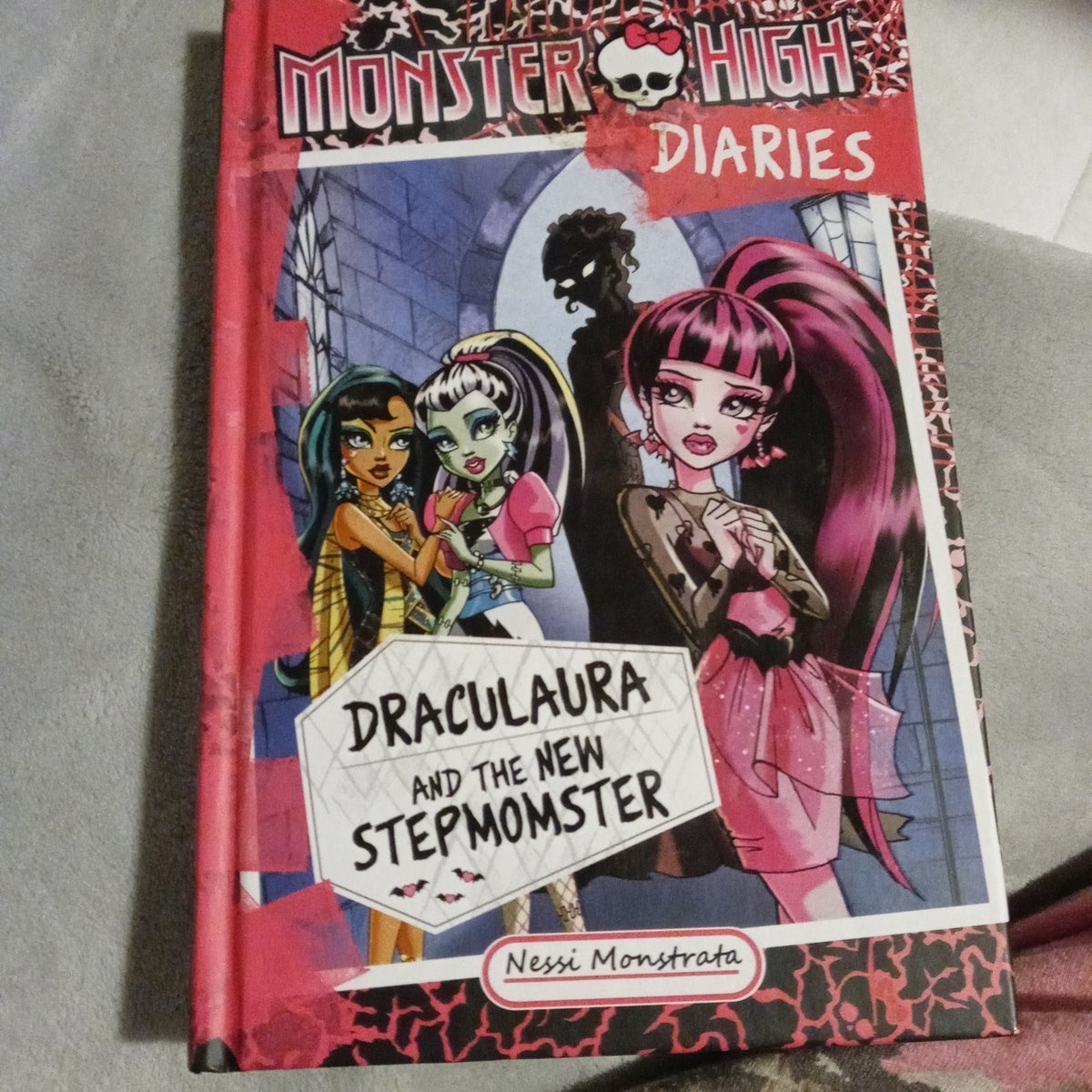 Monster High Diaries: Draculaura and the New Stepmomster by Nessi Monstrata