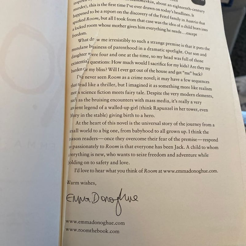 Room by Emma Donoghue, Paperback | Pangobooks