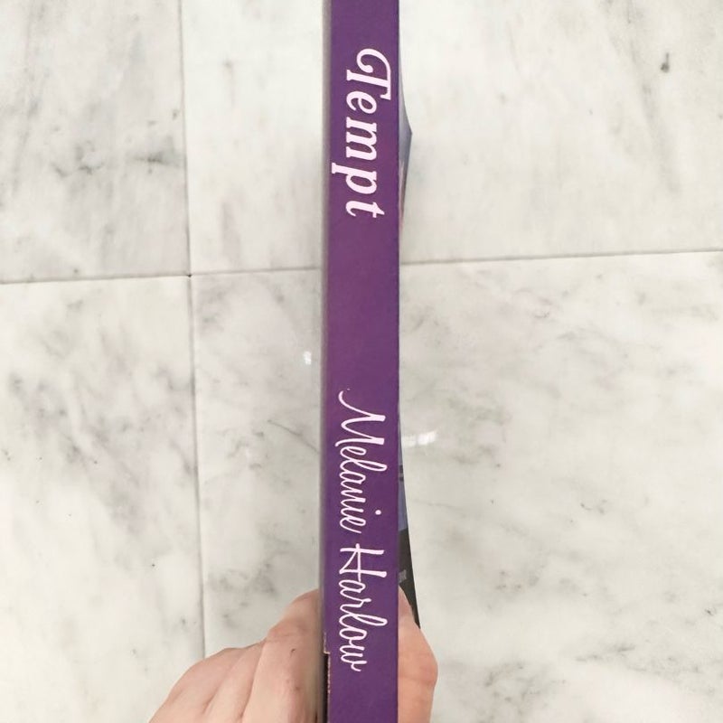 *Signed* Hello Lovely Box: Tempt by Melanie Harlow, Paperback | Pangobooks