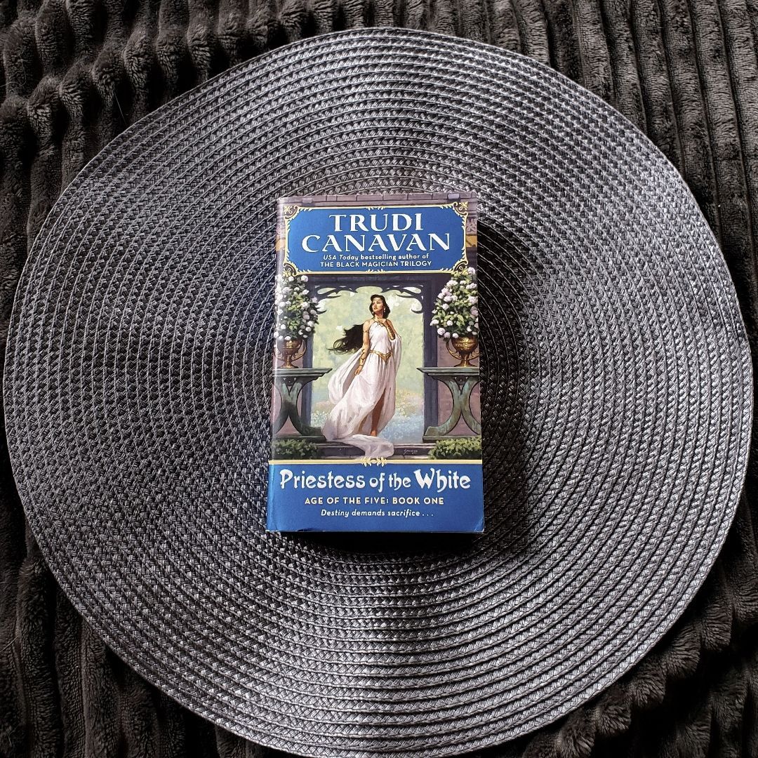 Priestess of the White by Trudi Canavan, Paperback | Pangobooks