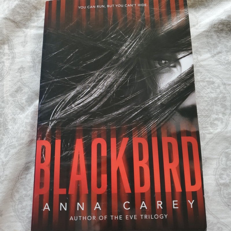 Blackbird by Anna Carey, Paperback | Pangobooks