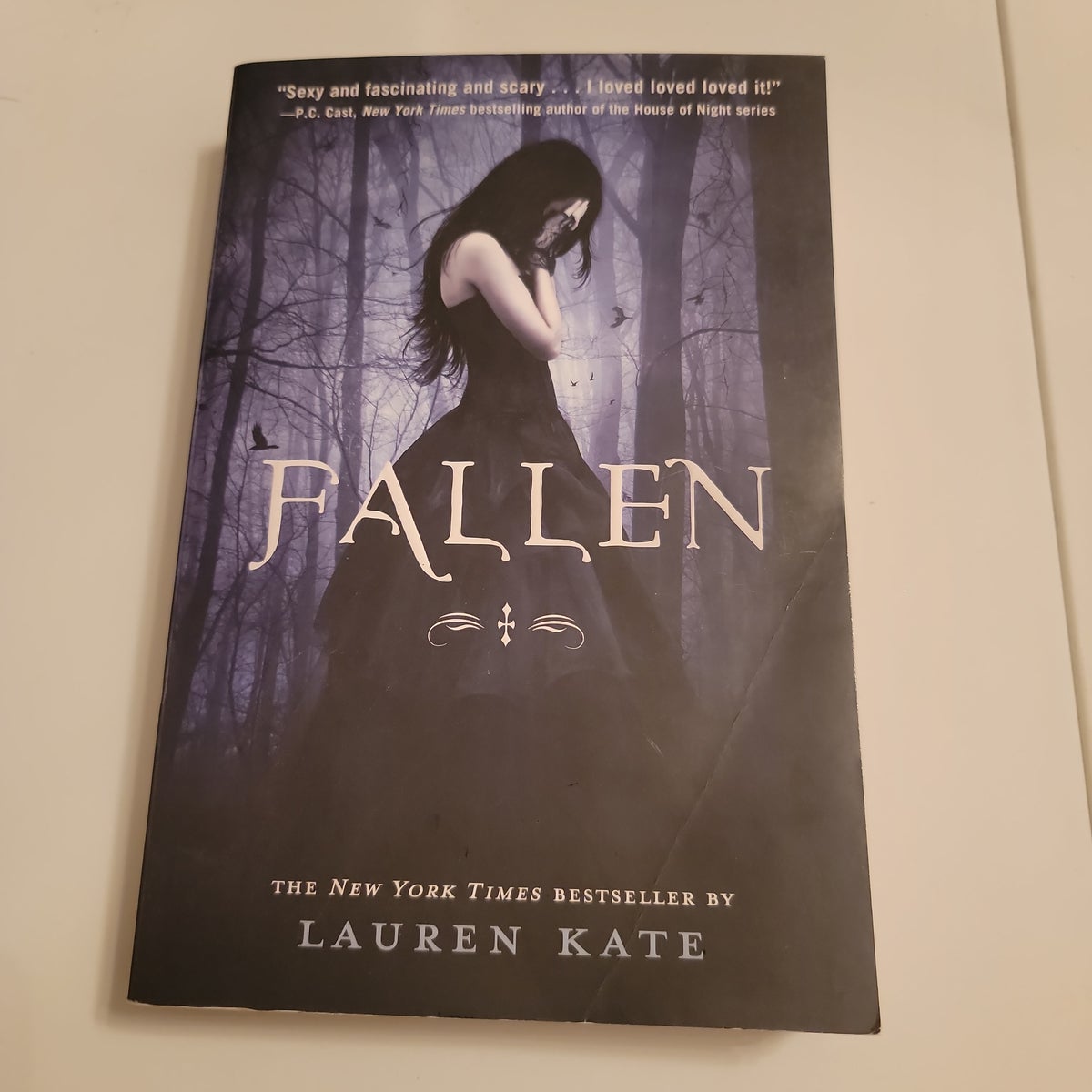 Fallen by Lauren Kate, Paperback | Pangobooks