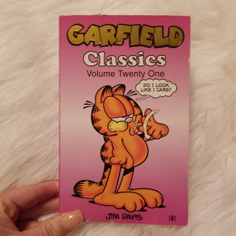 Garfield Classics Collection by Jim Davis, Paperback | Pangobooks