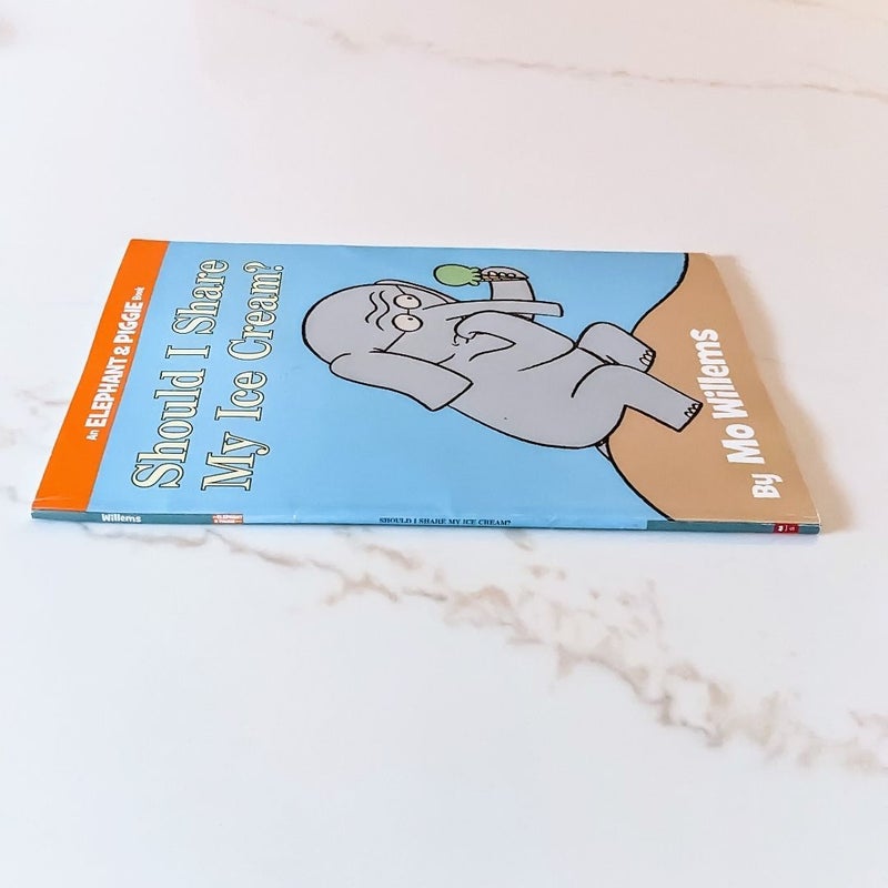 Should I Share My Ice Cream? by Mo Willems , Paperback | Pangobooks
