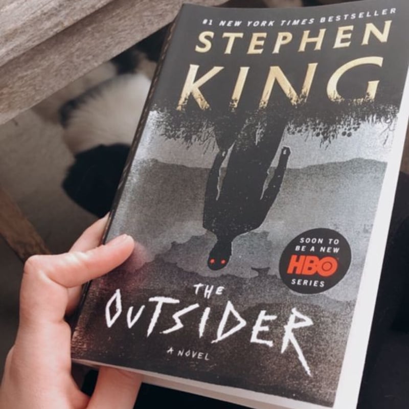 The Outsider by Stephen King, Paperback | Pangobooks
