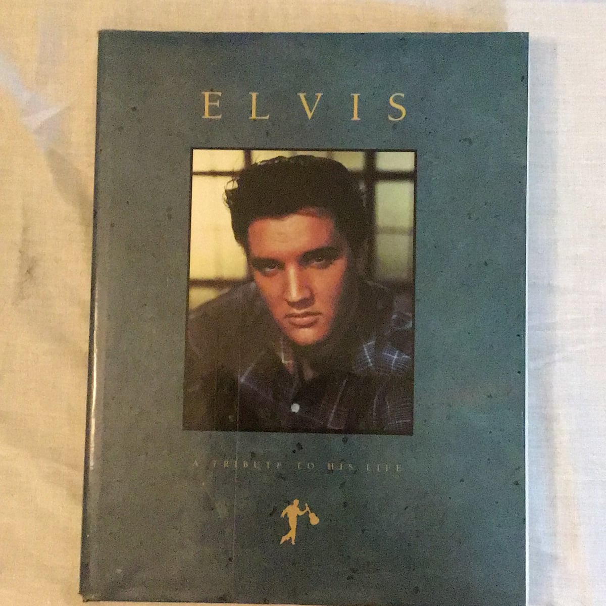 Elvis by Publications international Ltd , Hardcover | Pangobooks